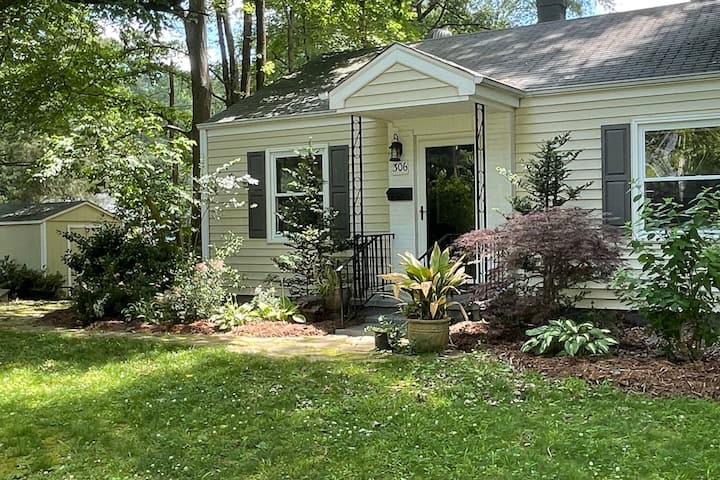 Peaceful Garden Cottage In Downtown Cary - Cary, NC
