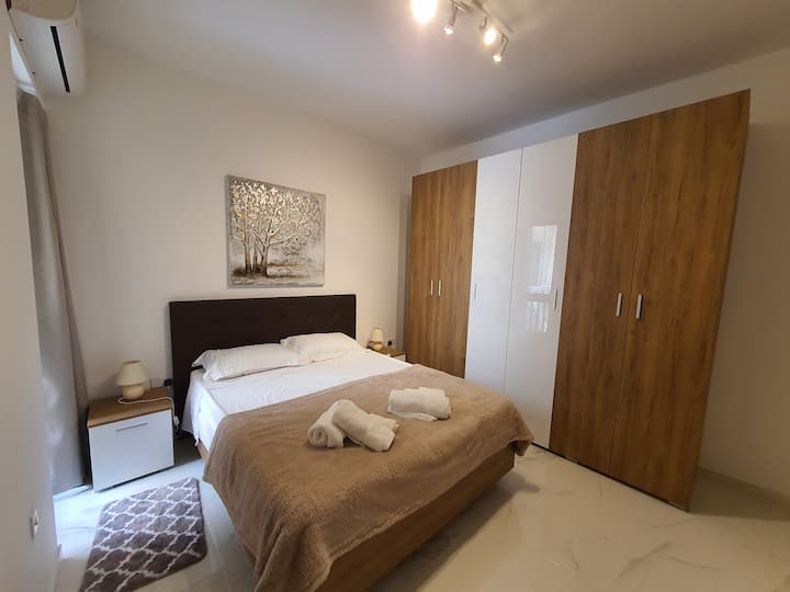 Spacious 3 Bedroom Apartment - Malta