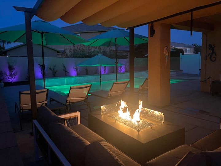 Desert Fantasy Oasis ★ Pool ★ Jacuzzi ★ Royal Beds - Coachella, CA