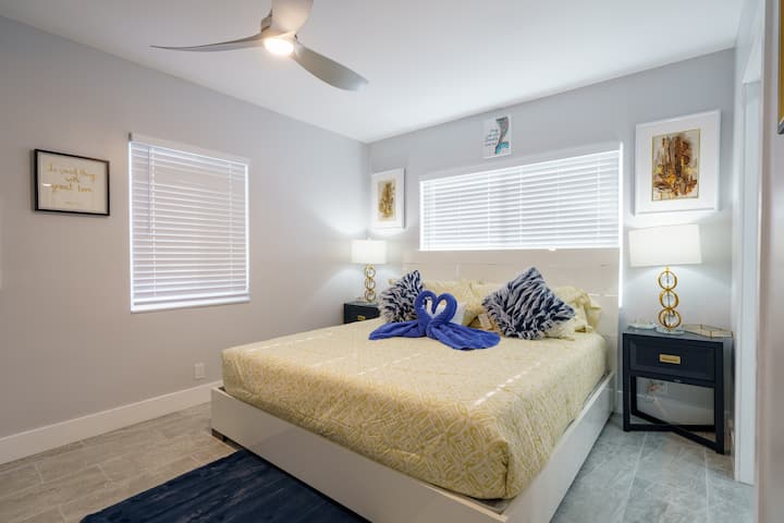 Stunning New 1-br Beach Condo W/free Parking - Hollywood, FL