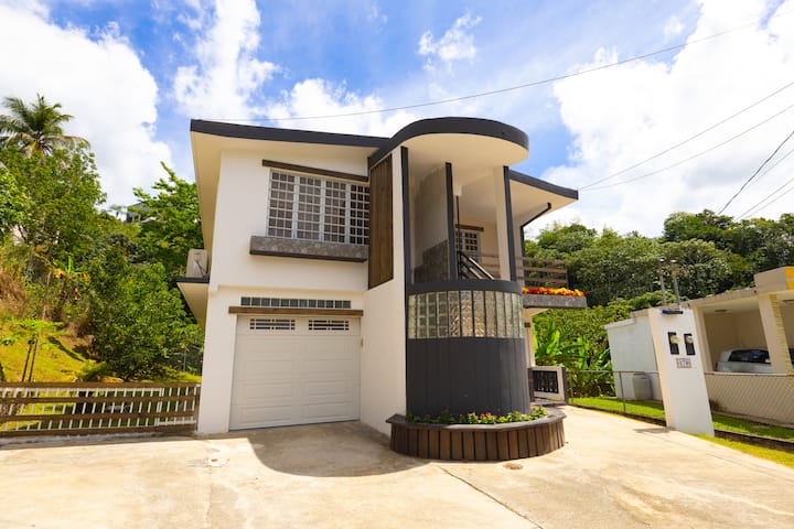 Villa Campiña Family Home – Scenic Mountain Views - Utuado