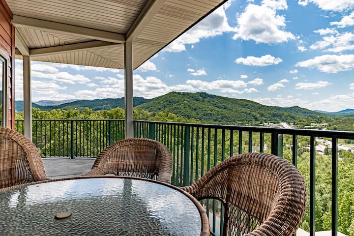 Cozy Retreat 2br Condo With Jacuzzi & Indoor Pool! - Pigeon Forge, TN