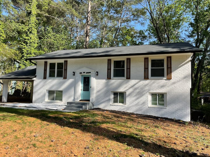 Spacious 5-bedroom Home-pet Friendly - Stone Mountain, GA