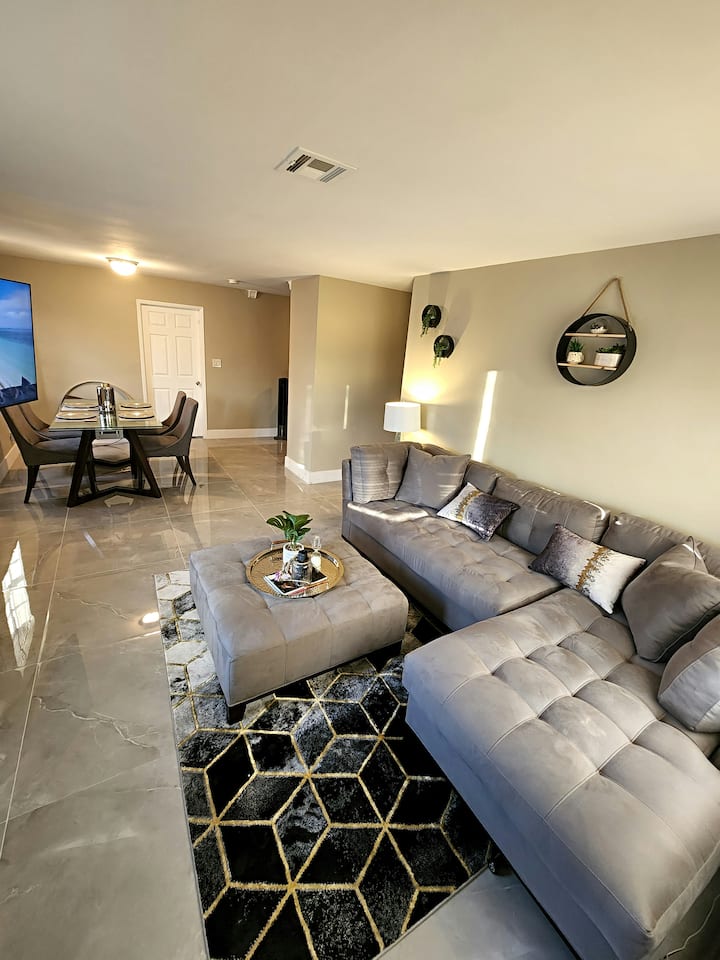 Private & Charming Home. 3 Miles From The Beach - Pompano Beach, FL