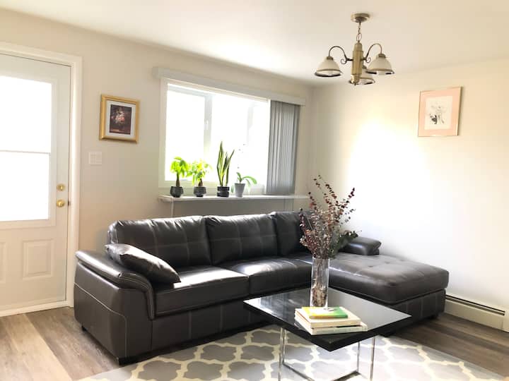 Lovely Rental Unit With Free Parking On Premises - Sherbrooke