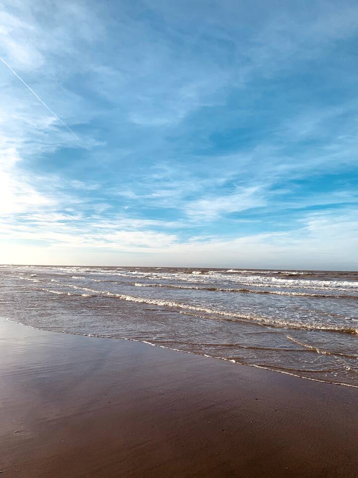 Caravane Avec Auvent Fixe Dans Un Camping Familial - Nieuwpoort