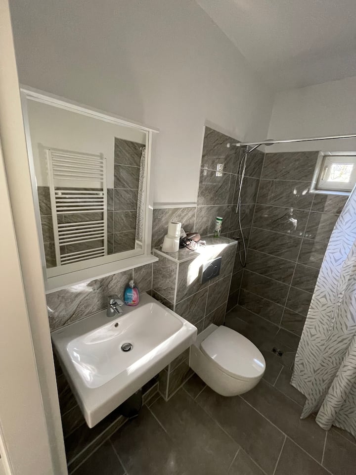 Komfortable 2-zimmer-wohnung Mit Wohnzimmer - Neumünster