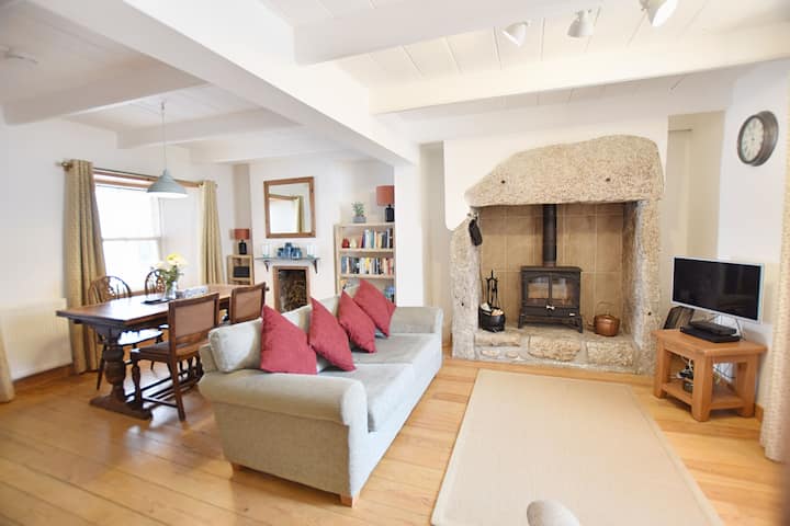 Trembath Cottage - Traditional Character And Charm - Porthcurno Beach