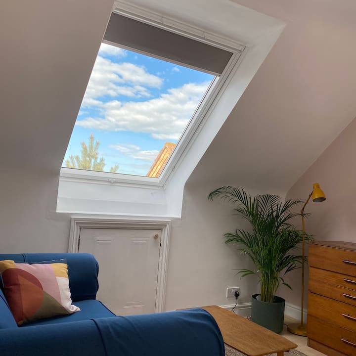 Seascape Studio-  Sea View, Patio, Parking - Whitstable