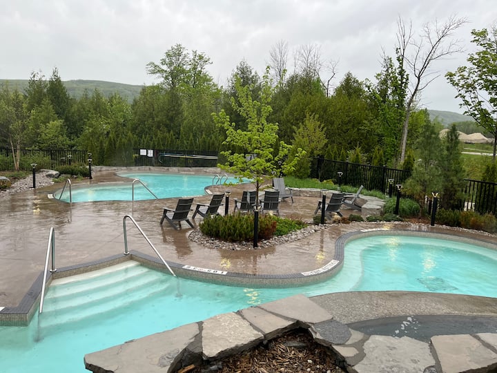 Blue Mountain Condo With Amazing Pool & Hot Tub - Collingwood