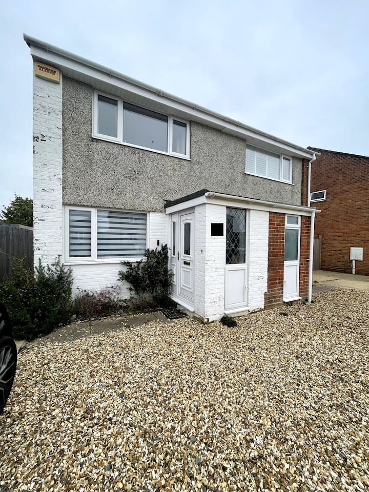 Two Bed House - Walk To Beach - Highcliffe