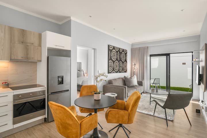 Modern | Brand New | 2 Bed | Rosebank - Johannesburg
