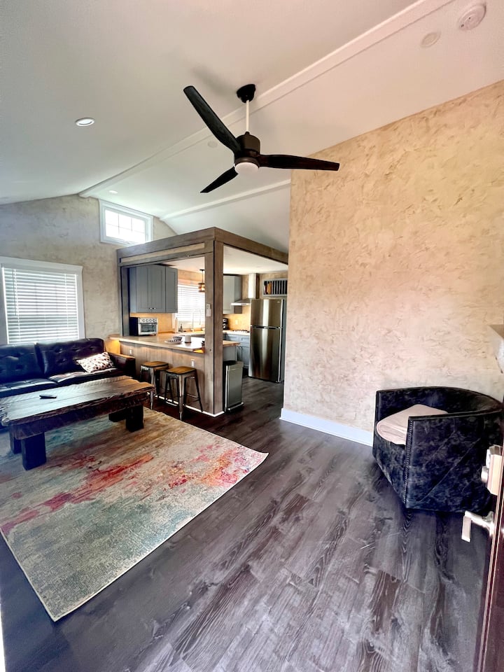 Historic, Hot Tub, Family Friendly, 1m Downtown - Hendersonville, NC