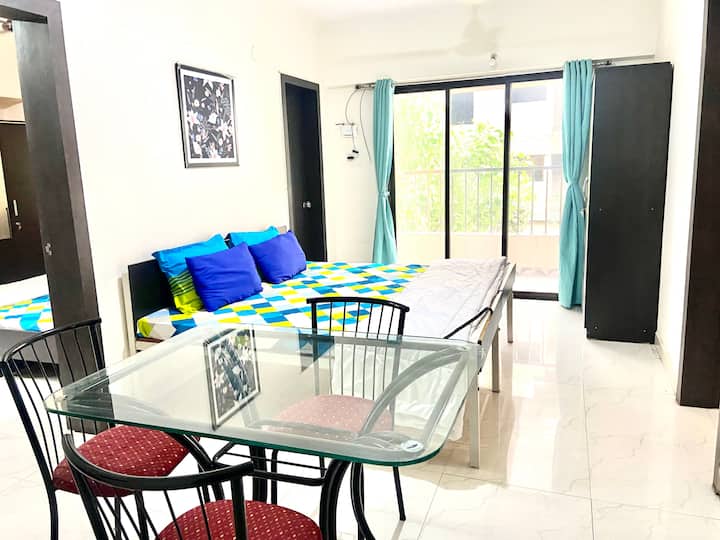 Affordable 2 Bhk With 3 Queen Size Bed Free Wi Fi - Pune