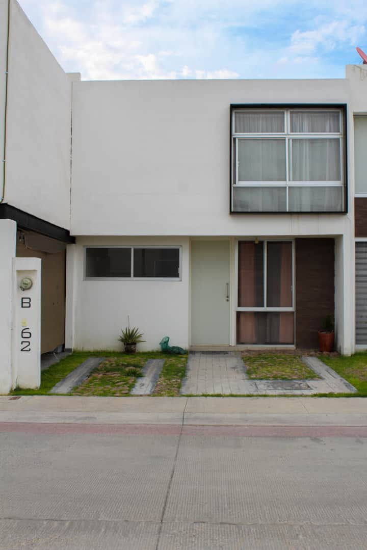 Un Espacio Lejos De Casa. No Mascotas.qro3 33 9314 - Querétaro