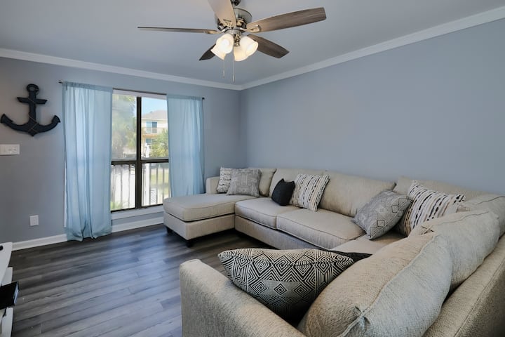 Newly Renovated Two-bedroom Condo With Pool. - Gulf Shores, AL