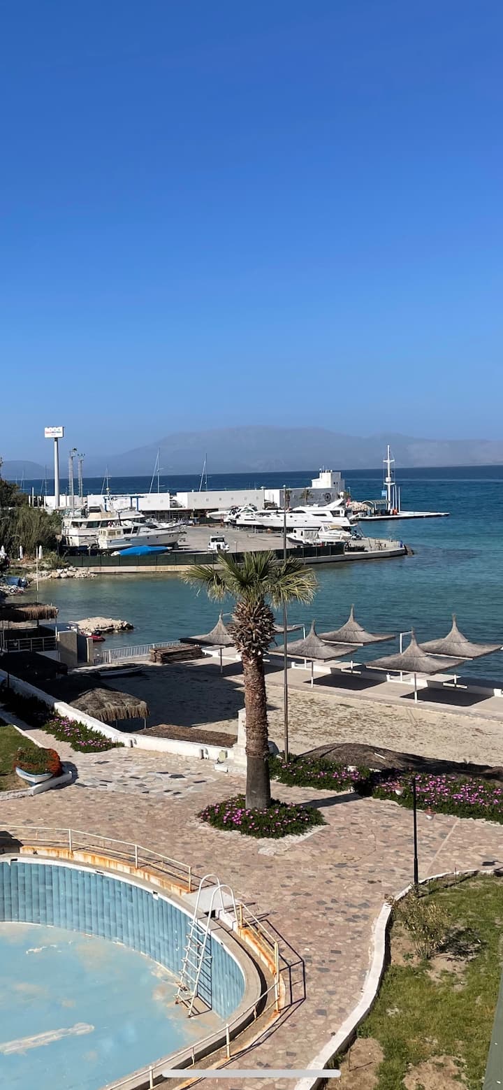 ÇEşme Yıldız Sitesinde Denize Sıfır 2+1 - Çeşme