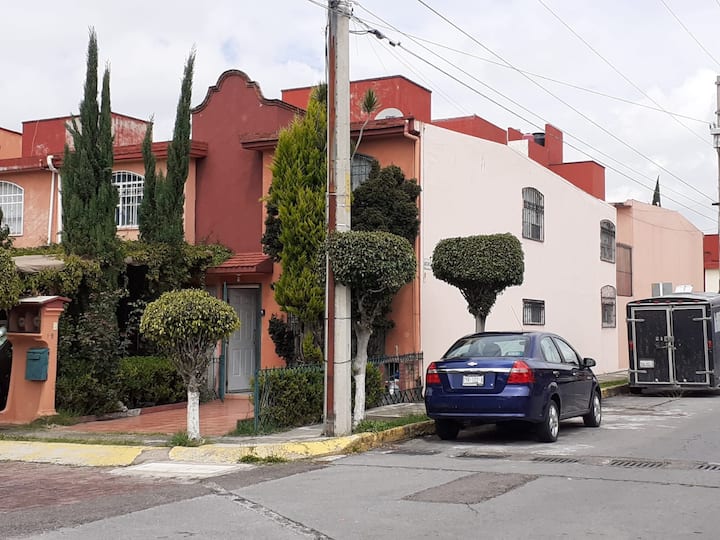 Casa Entera En Gran Locación Con Estacionamiento. - Puebla