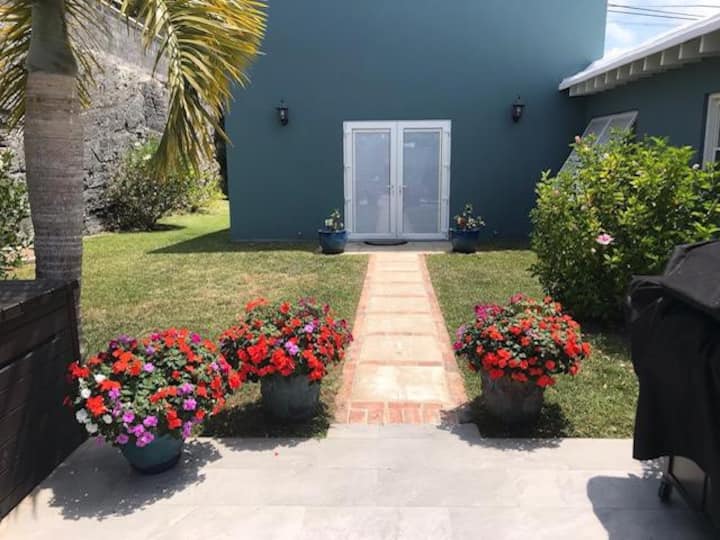 Lovely Studio Apartment In Beautiful Garden Set - Bermuda