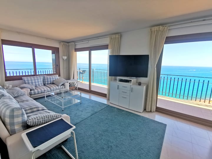 Spacious Seafront Apartment - Calonge