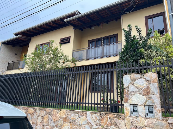 Casa Próxima A Oktober C/piscina E Salão De Festa - Blumenau