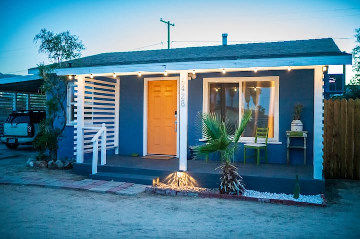 Bungalow W/ Hot Tub Next To Kitchen In The Desert - Twentynine Palms, CA