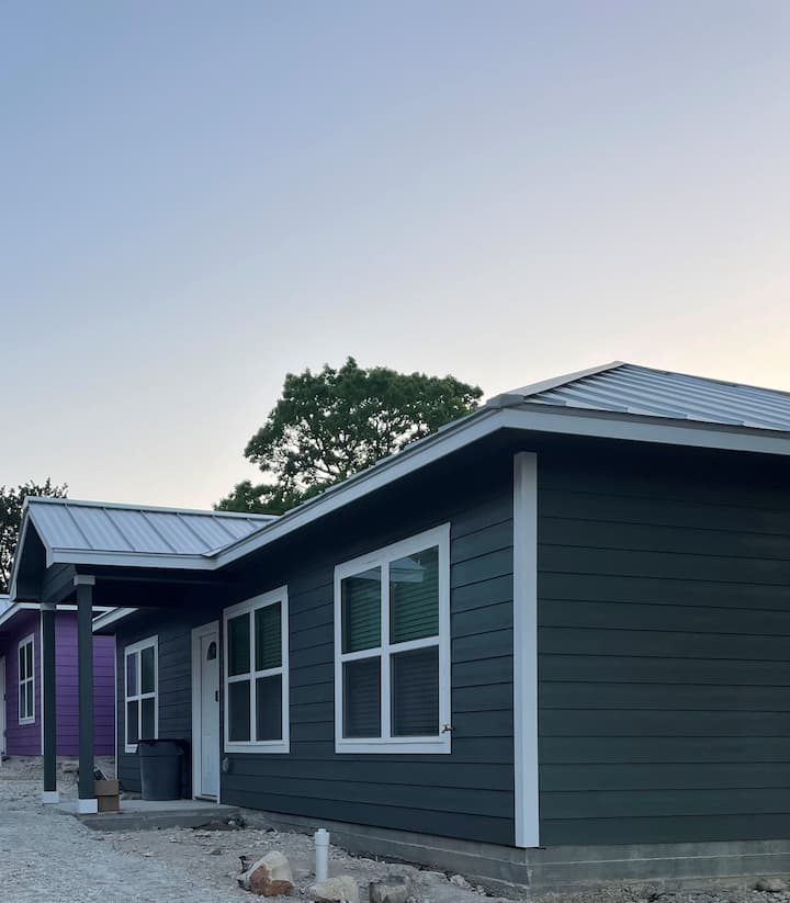 Bunkhouse Cottage - Newly Built - 2 Bedroom/2 Bath - Canyon Lake, TX