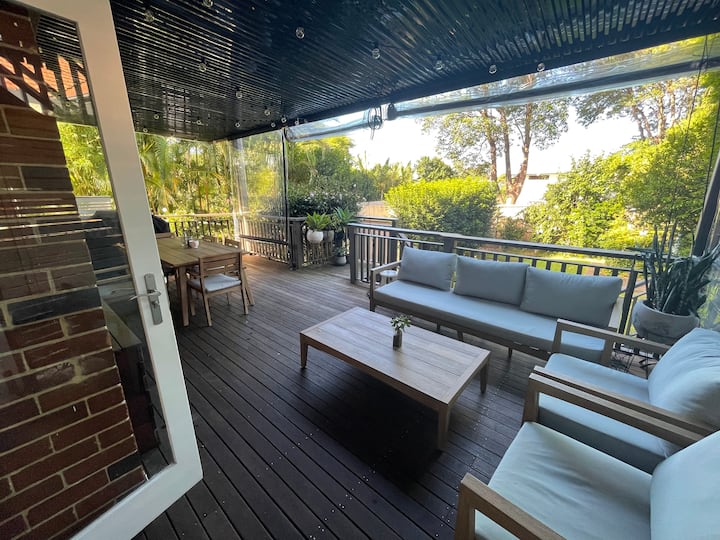 Lovely 2 Bedroom Unit With Large Deck - Manly
