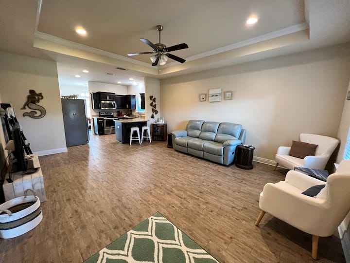 Coastal Getaway Near Pensacola Beach & Downtown - Pensacola, FL
