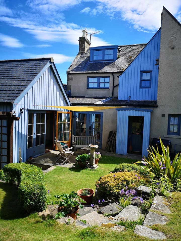 Large Seaside Family House - Findhorn