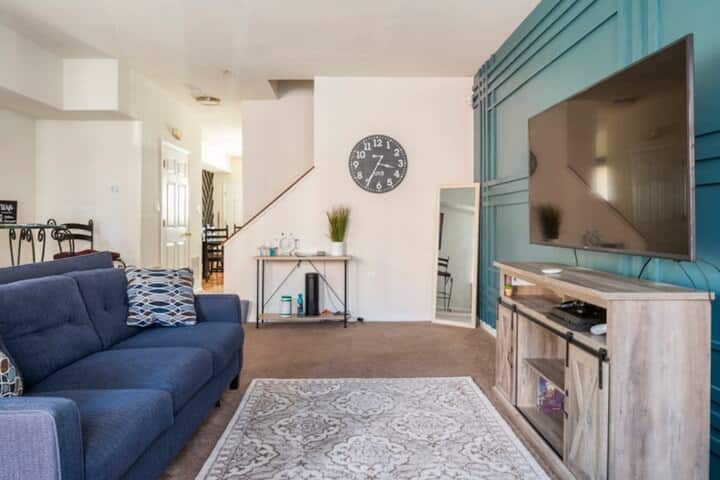 Walk To Stadiums + Free Parking - Baltimore, MD