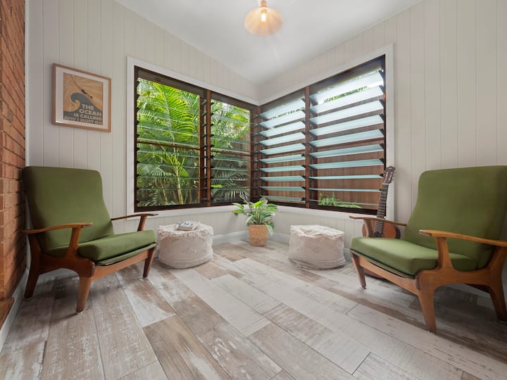 Master Bedroom With Private Ensuite And Sunroom - Byron Bay