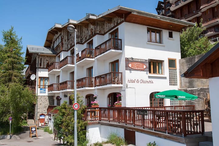 Quadruple Room W. Balcony At Hotel Le Chamois - Le Bourg-d'Oisans