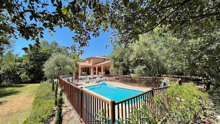 Villa De Vacances En Provence Dans Un Grand Jardin - Les Arcs