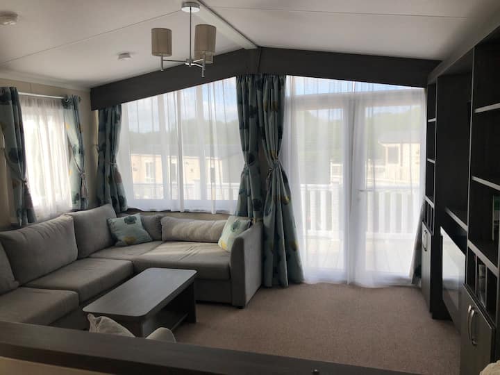 Stylish, Comfortable, And Ideally Situated - Lymington