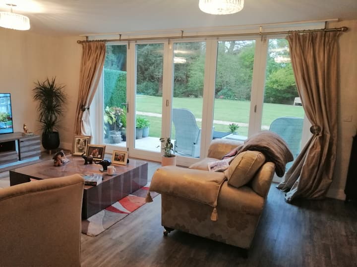 Shared Room In Large Comfy House Near Golf Course - Redhill