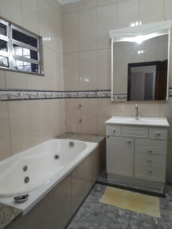 Três Quartos C/garagem Em Carmari Próx A M. Couto. - Nova Iguaçu