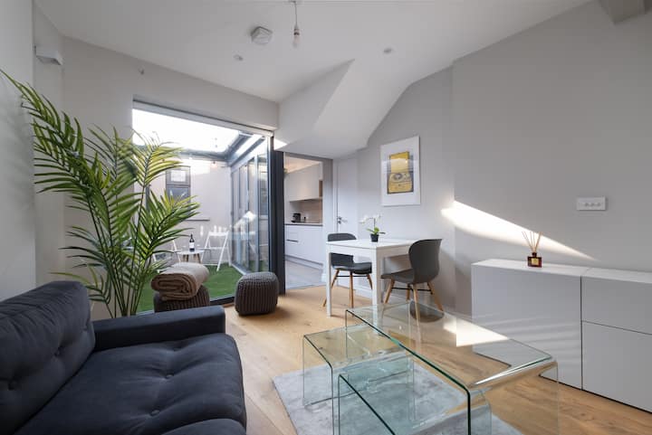 Silicon Dock Triplex Suite - Dun Laoghaire