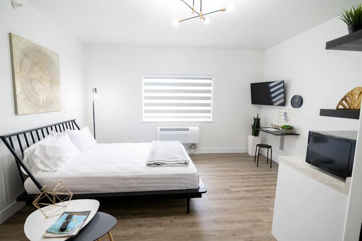 Conestoga Quarters - Studio Apartment - Binder Lake, MO