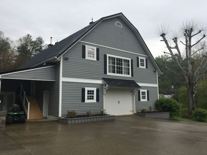 Spacious Barn Loft In Country Setting - Barboursville, WV