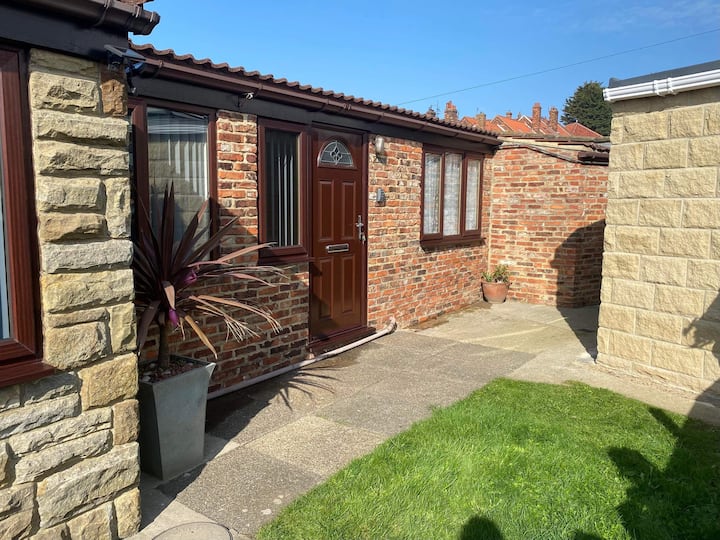 Folly Gardens
2 Bed Cottage Whitby- Self Catering - Sandsend