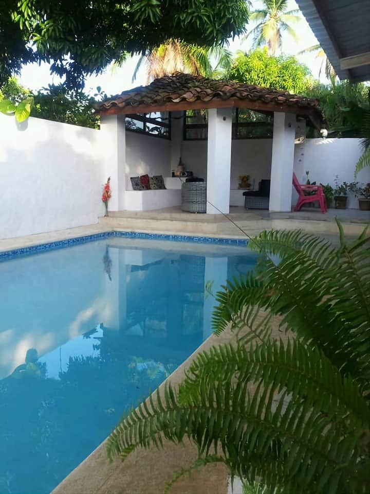 Casa Helechos, En Comunidad De Playa Con Piscina - Panama