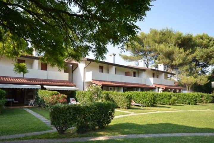 Grazioso Alloggio In Piccolo Villaggio Con Piscina - Bibione Pineda
