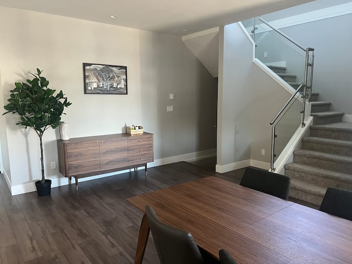 Roomy 2bdrm & Entire Home Near Rru, Lakes, Stores. - Langford