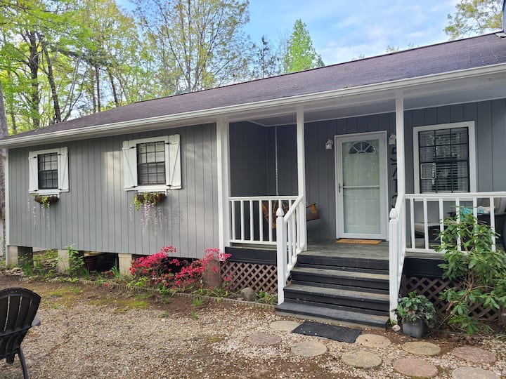 Your Smoky Mountain Cottage Home - Maryville, TN