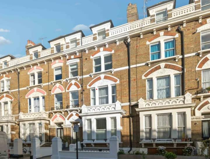 Kensington Studio, Ensuite & Kitchenette - Clapham Town - London