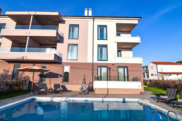 Punta - Apartment With Pool And Sea View - Premantura