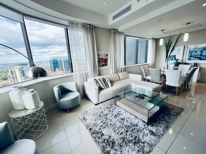 Luxury Penthouse In Sandton | Full Power-backup - Sandton