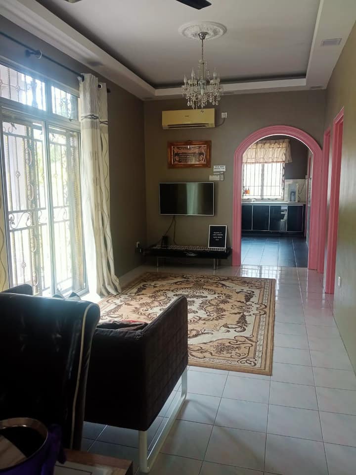 Anitahomestayjb - Pekan Nanas