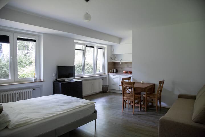 Apartment In Oberkassel Mit Garten Und Parkplatz - Düsseldorf